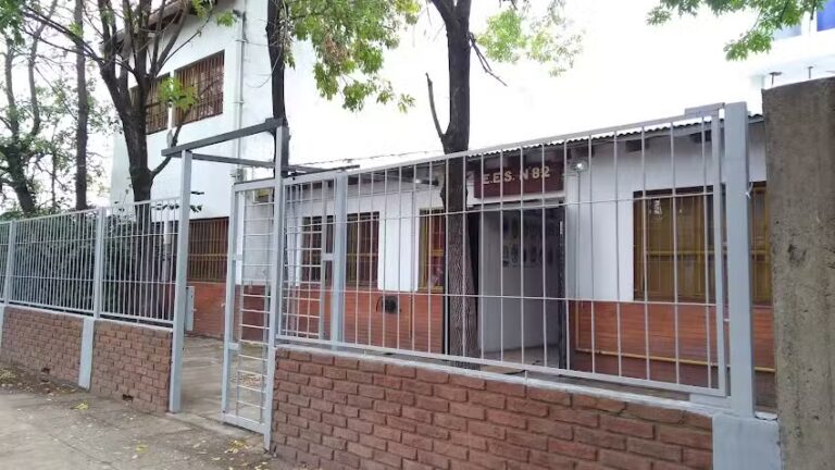Escuela de Educación Secundaria Nº 82 Ees82 - Escuelas y Universidades