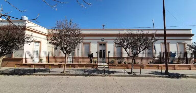 Escuela N2 Manuel Alberti - Escuelas y Universidades
